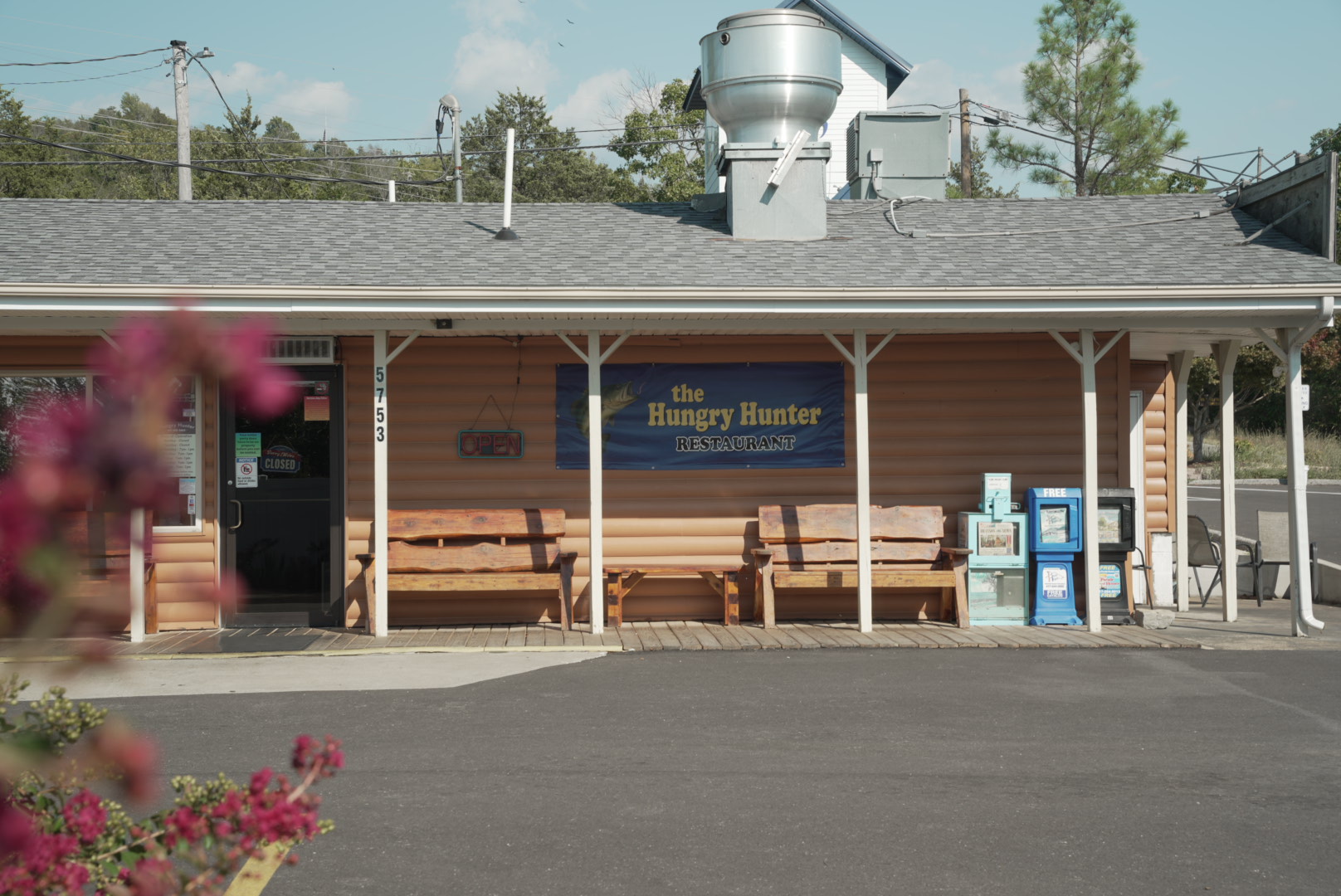 Hungry Hunter - Branson Premier