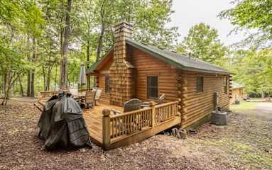 The Crackling Cabin - Branson Premier
